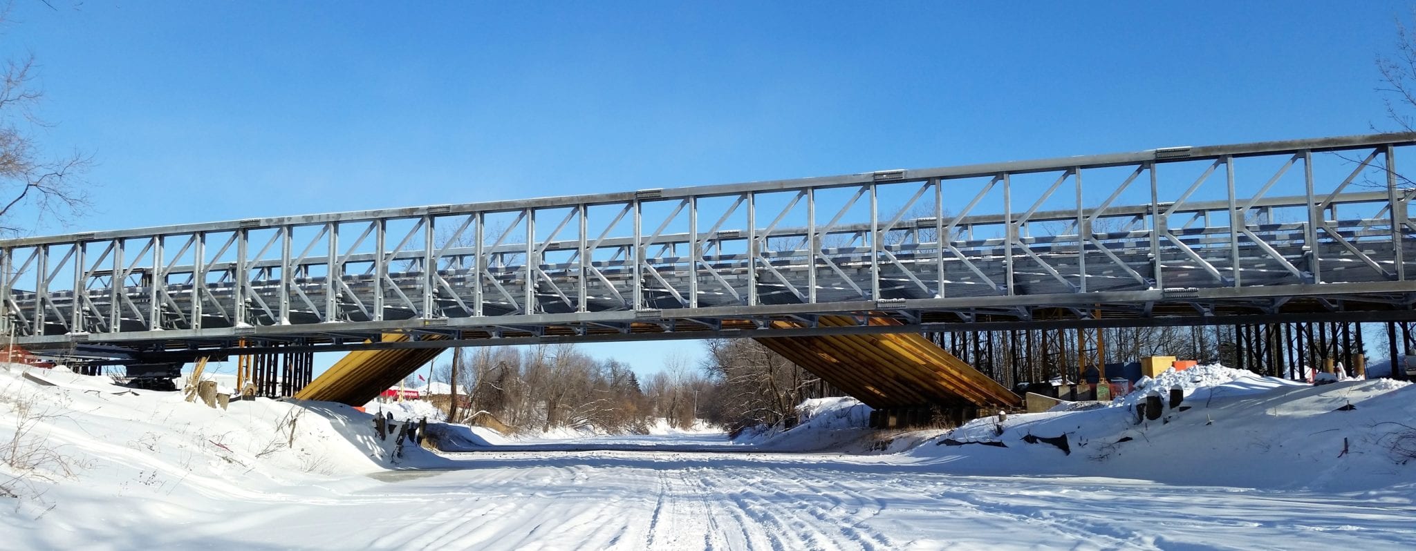 Prefabricated detour bridge stretches 67.5 metres over Quebec river