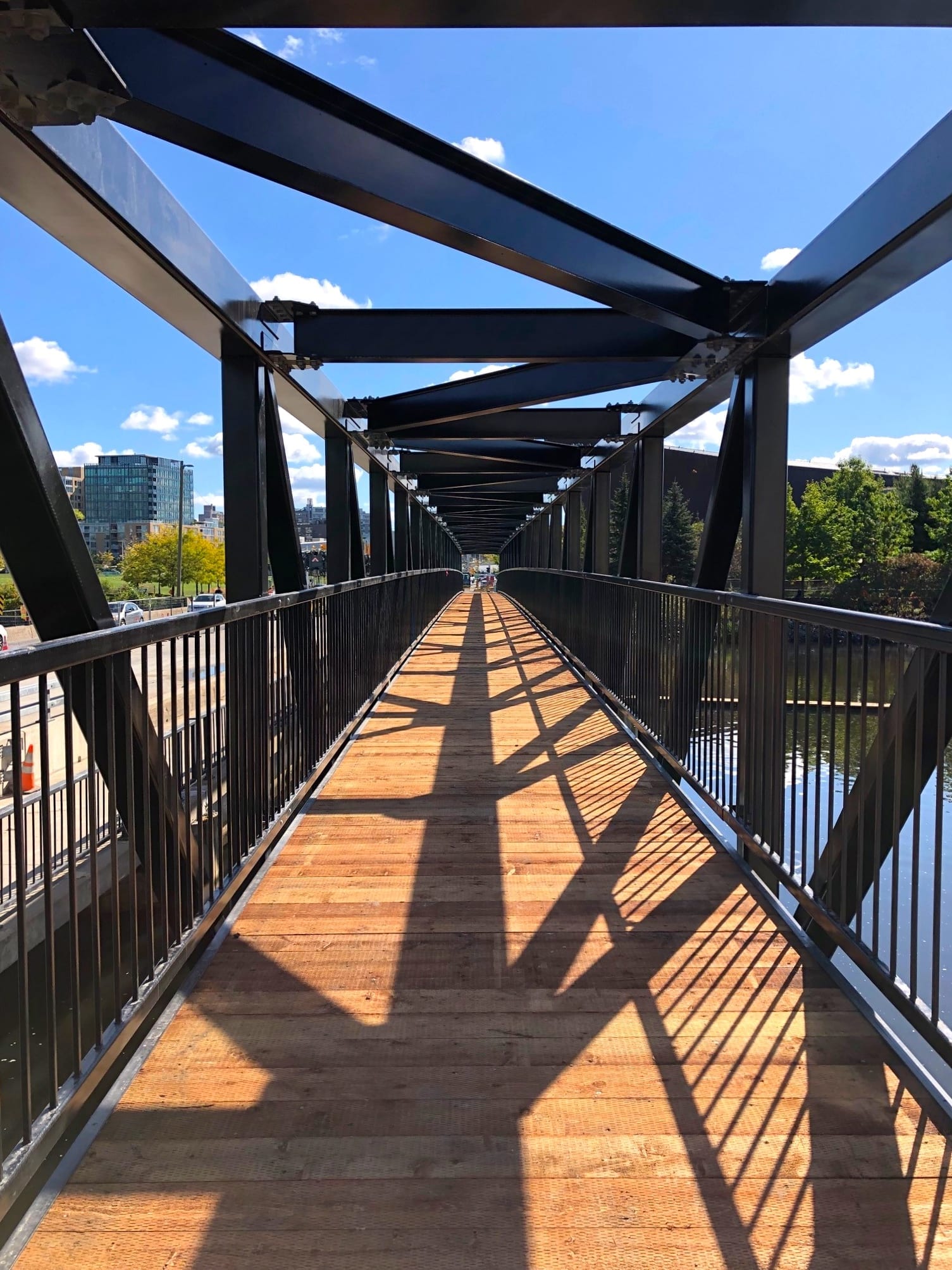 77 m utility/pedestrian bridge part of Ottawa development